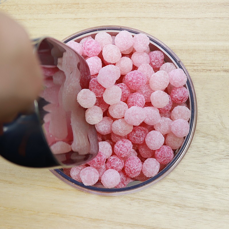 Bonbons durs au goût de fruits des bois.