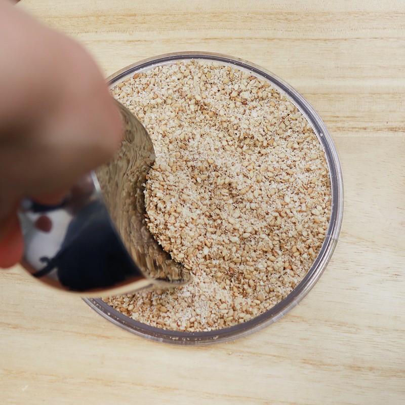 Condimento a base di semi di sesamo tostati e sale marino.