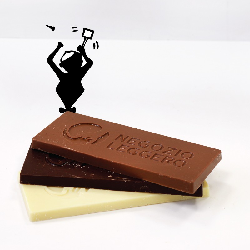 Tablette de chocolat noir artisanale – 56% cacao minimum.