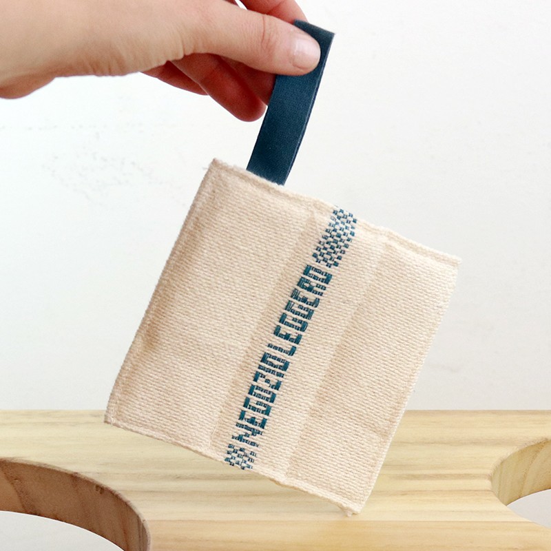 Spugna per piatti in cotone rigenerato. Made in Italy.