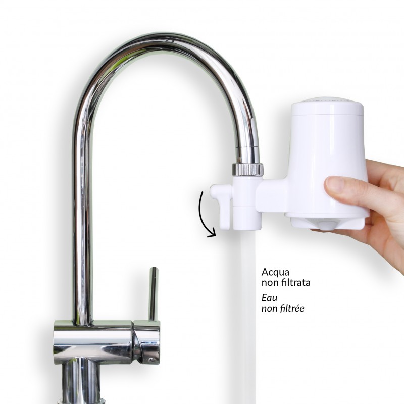 Filtro acqua con eco-cartuccia al carbone attivo inclusa.