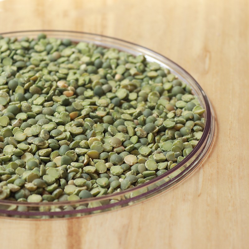 Piselli verdi spezzati. Provenienza: Italia.